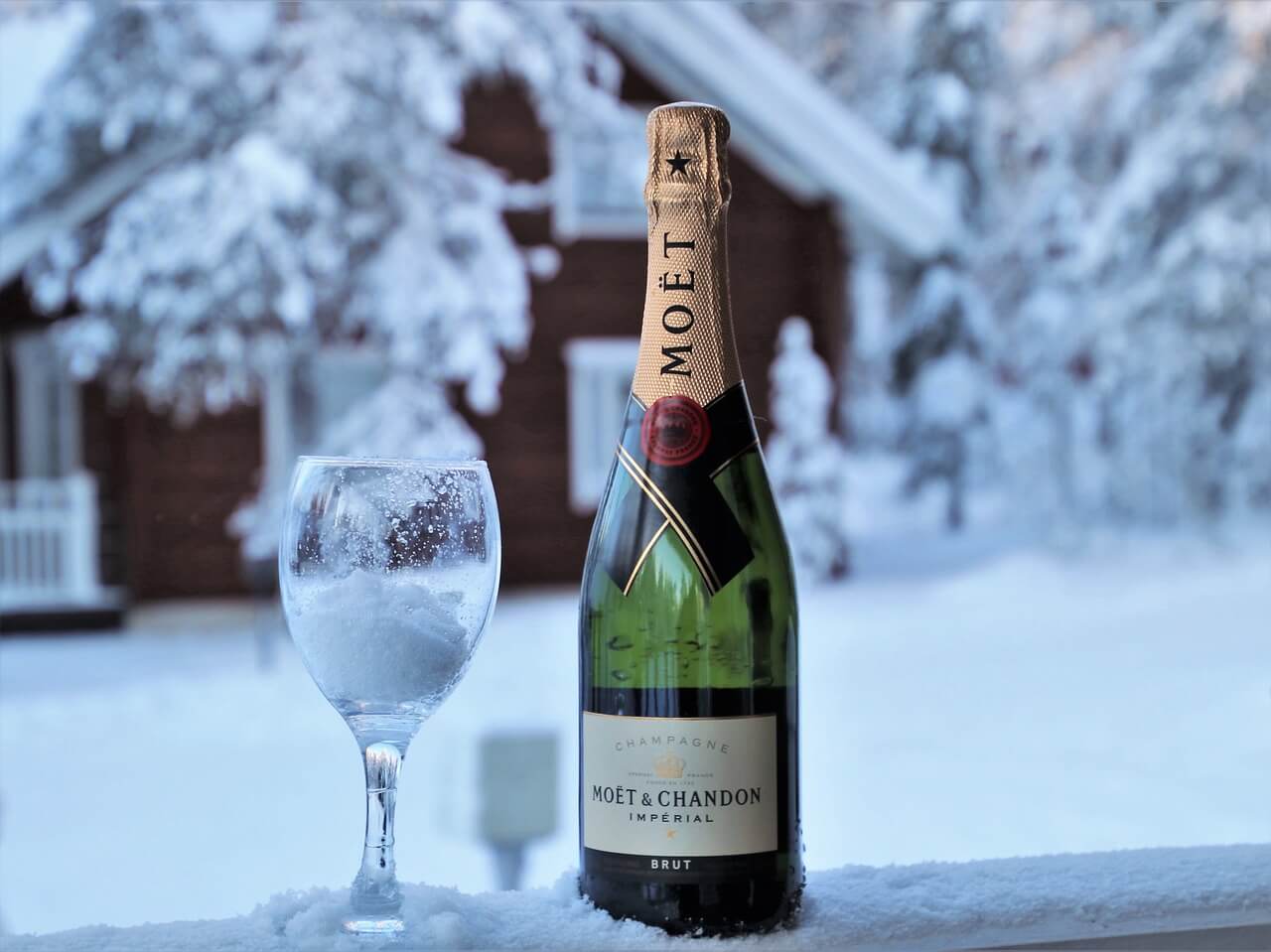 Does Champagne Freeze? A Deep Dive into the World of Bubbly – Ca'Lefort